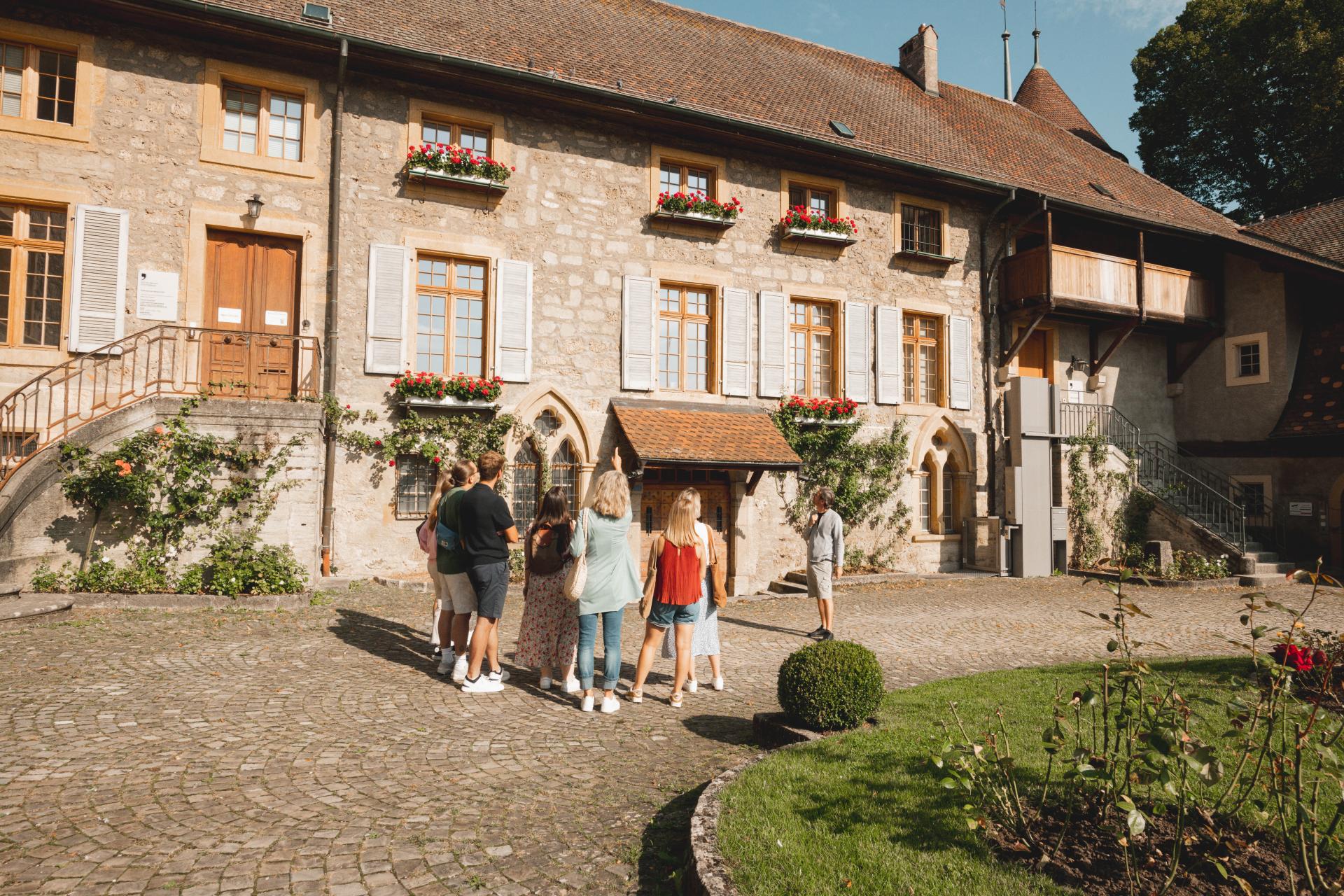 Visites guidées à Estavayer-le-Lac : entre histoire et art urbain